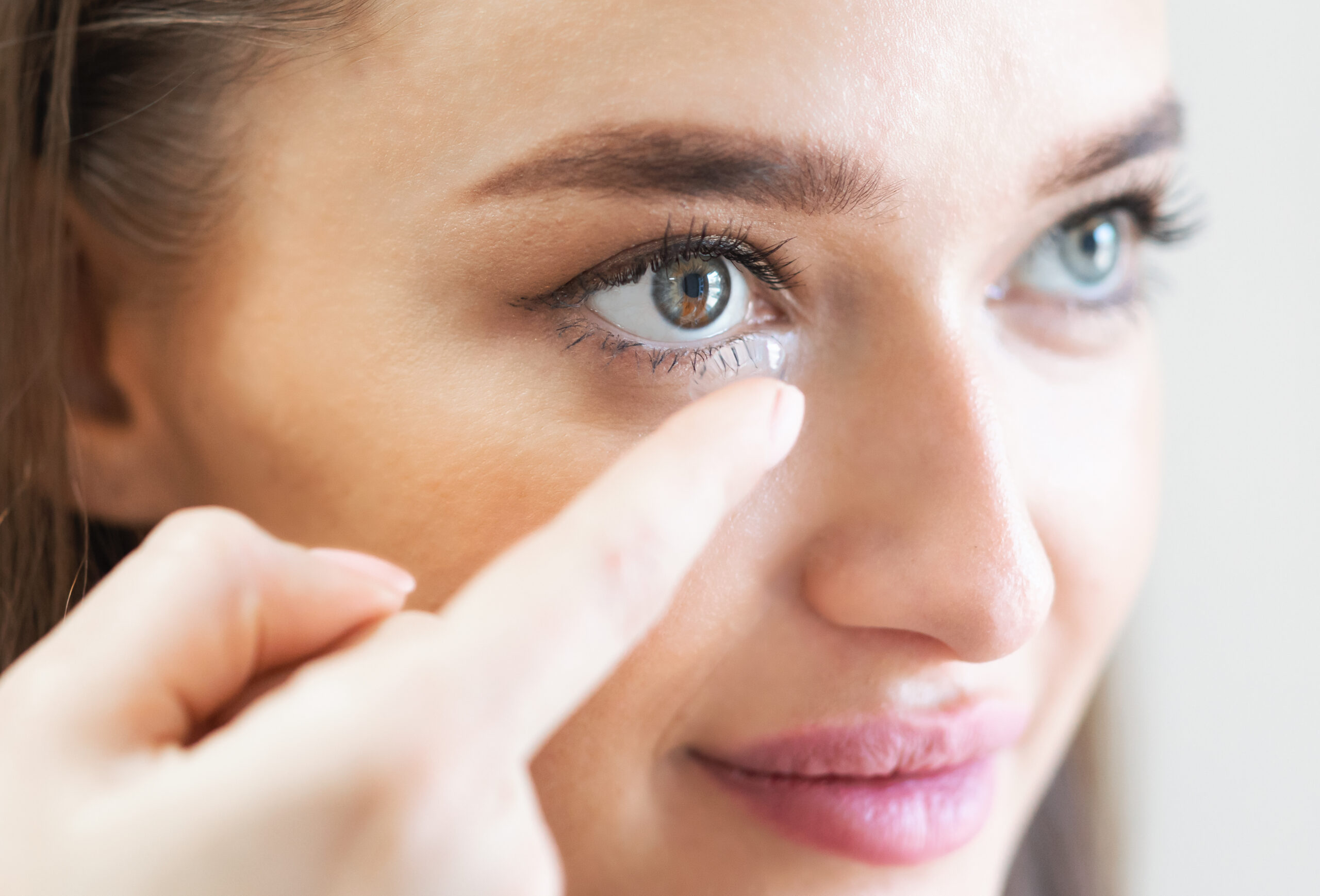 The Ultimate Guide to Contact Lens Care: Do’s and Don’ts - EyeCare Maldives